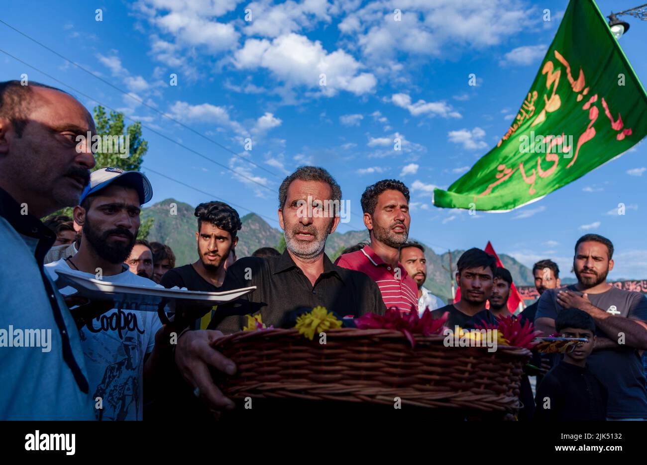 Kashmiri Shia Muslims gathered to hoist religious flag as Muharram ...