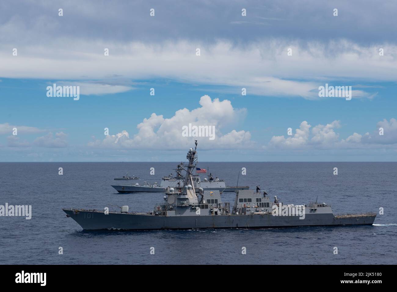 220728-N-TL141-1696 PACIFIC OCEAN (July 28, 2022) U.S. Navy Arleigh ...