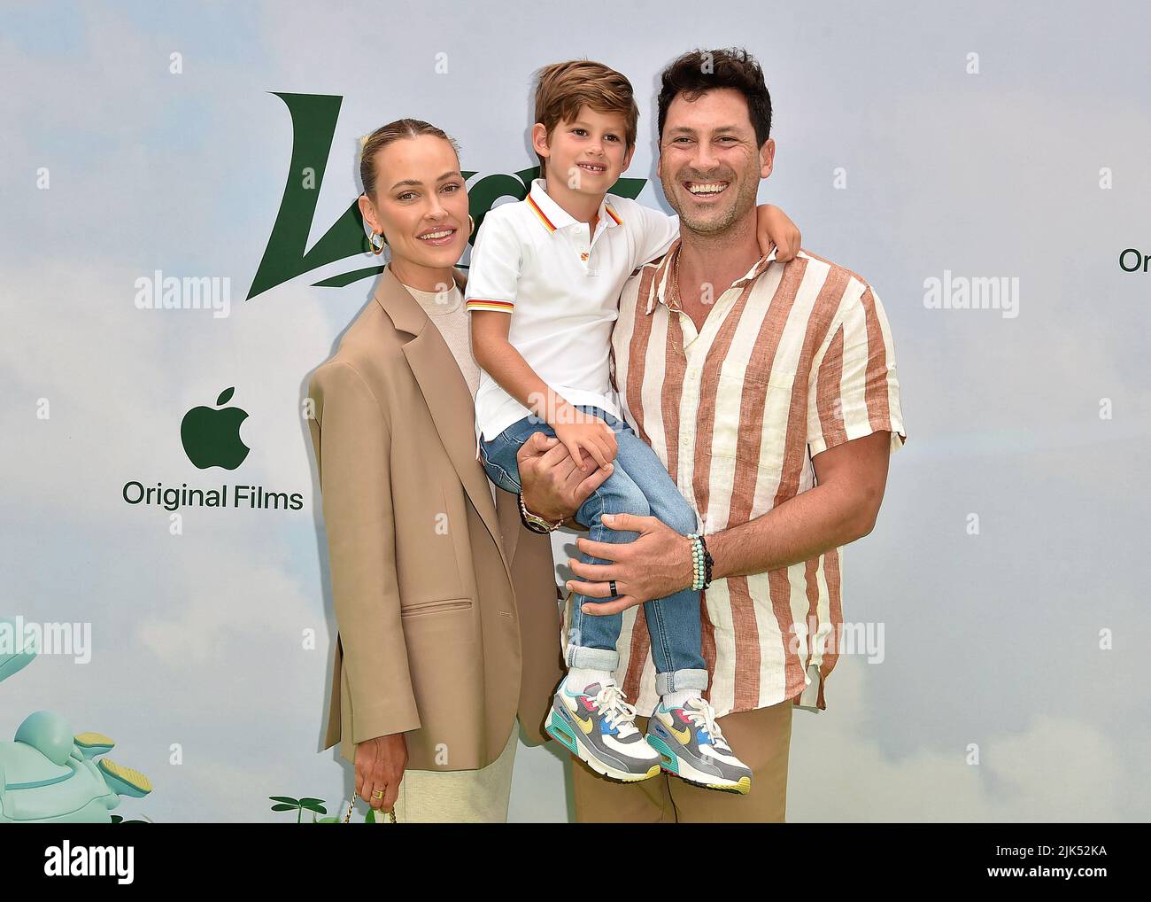 Peta Murgatroyd,Maksim Chmerkovskiy and son Shai walking on the red ...