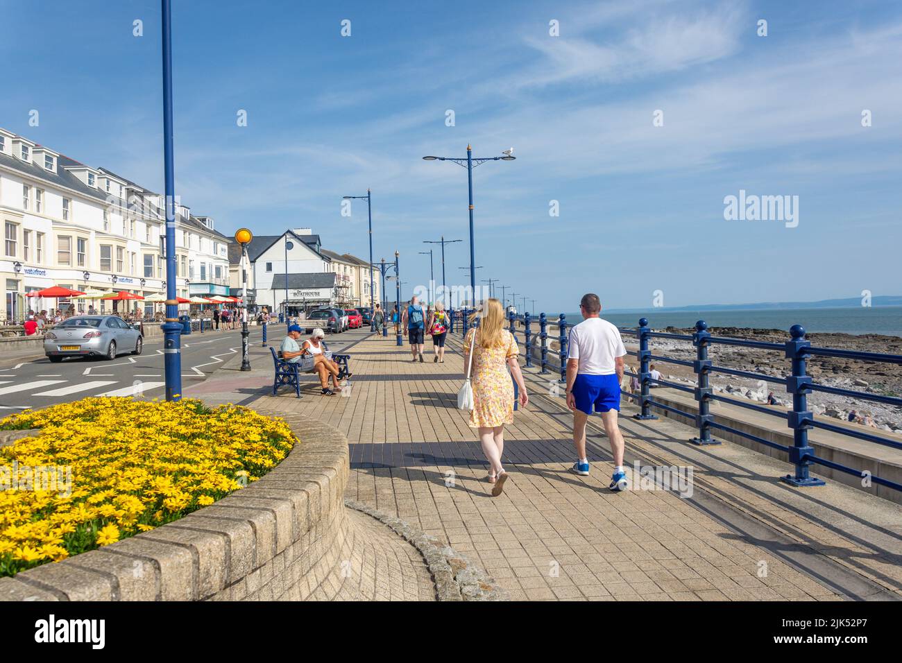 Couple seated beach promenade esplanade porthcawl bridgend beach hi-res ...