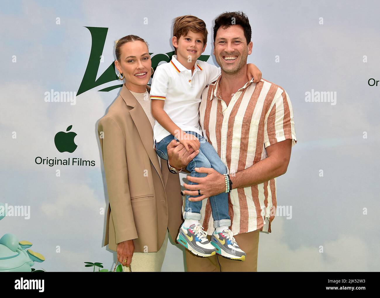 Peta Murgatroyd,Maksim Chmerkovskiy and son Shai walking on the red ...