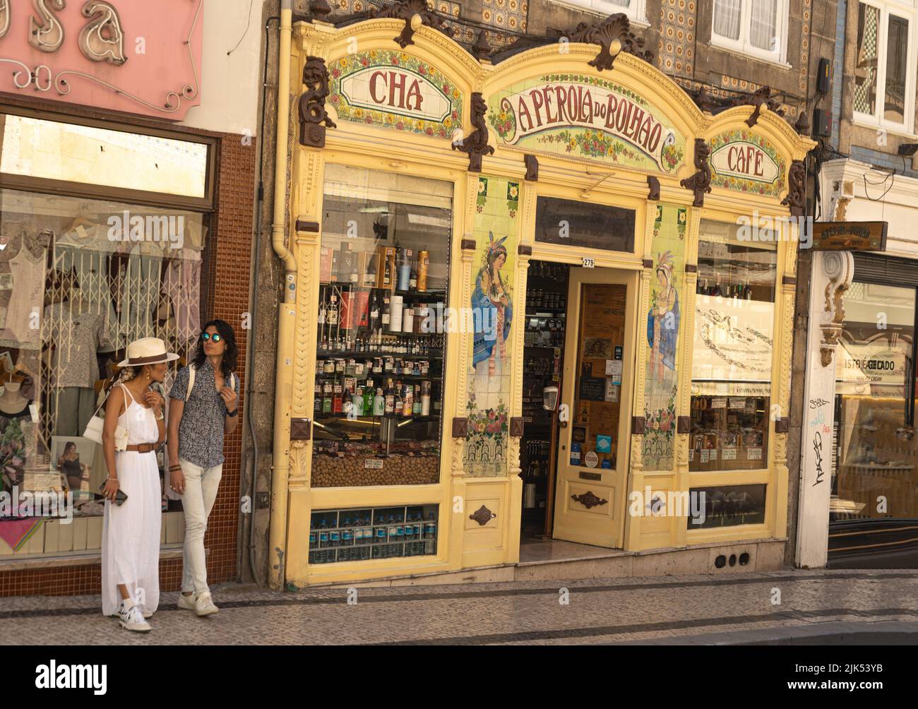 OPORTO, PORTUGAL - 28.07.2022: Traditional souvenir food store Stock ...