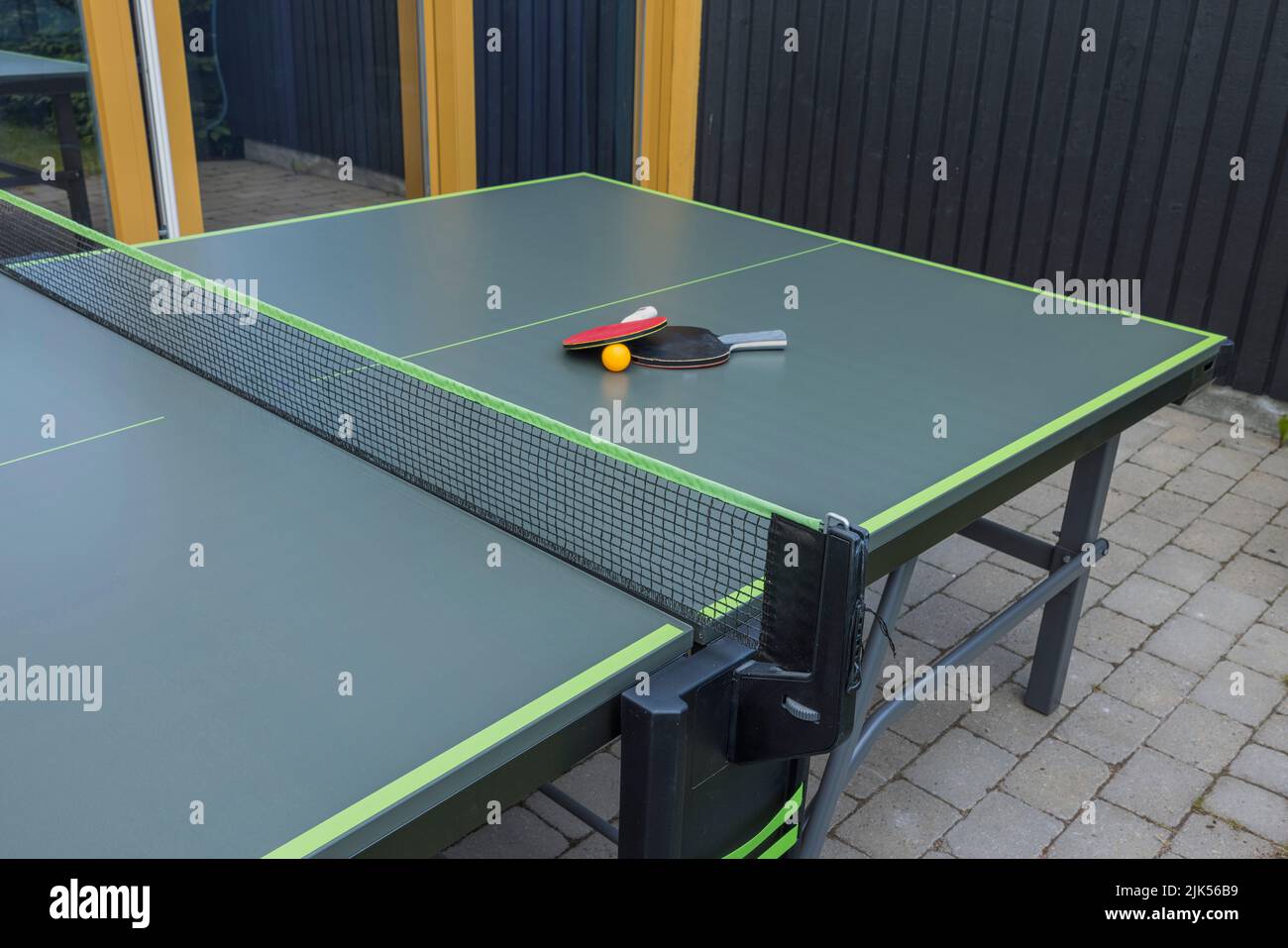 Courtyard table tennis hi-res stock photography and images - Alamy