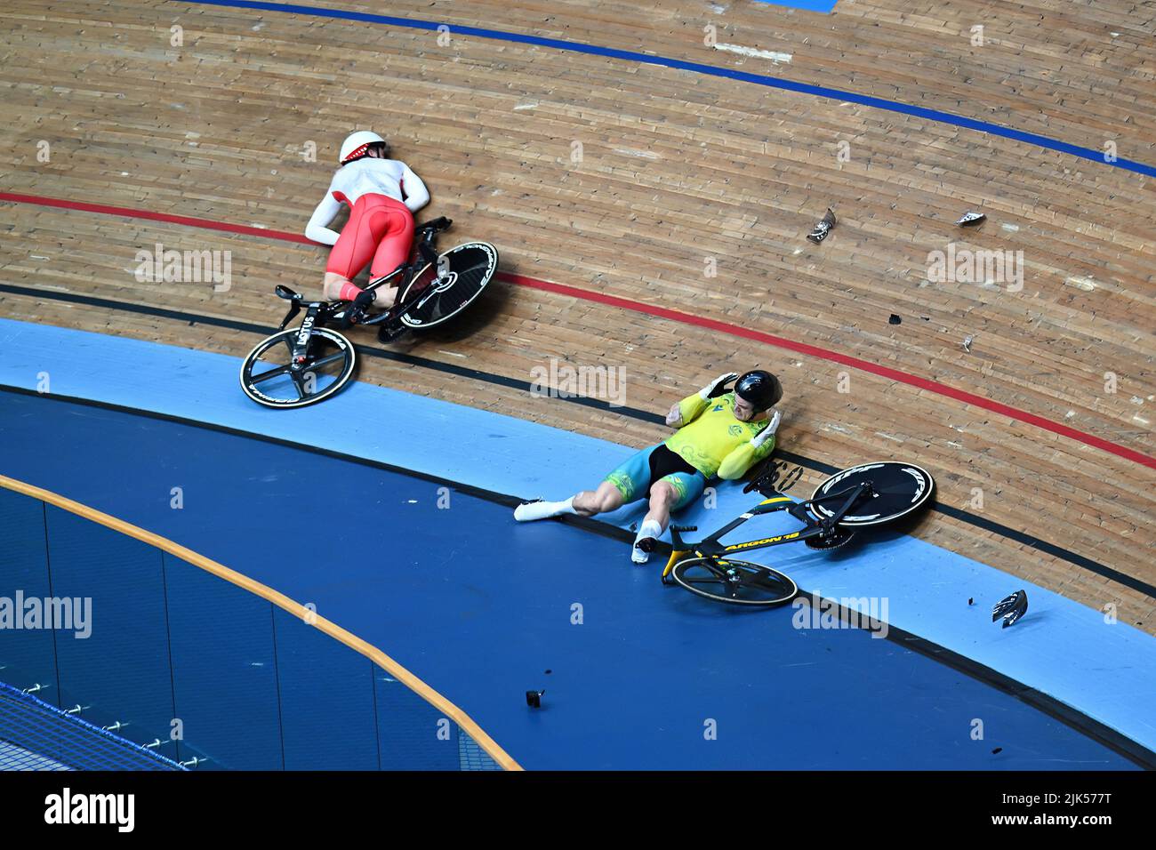 Birmingham, UK. 30th July, 2022. Matthew Glaetzer of Australia collides with Joe Truman of ...
