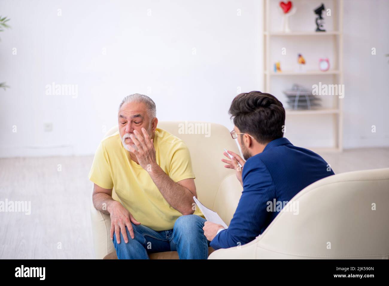 Angry psychiatric patient old hi-res stock photography and images - Alamy