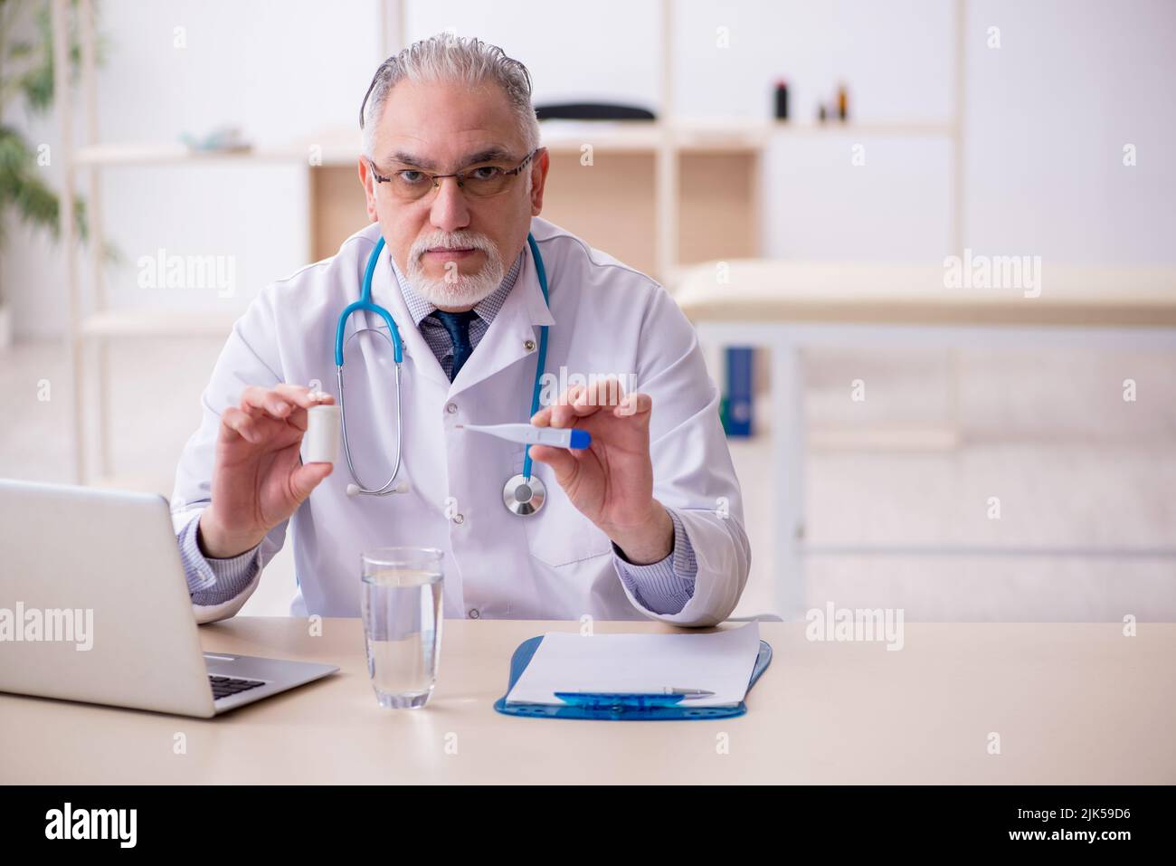 Doctor showing medicine container capsules hi-res stock photography and ...