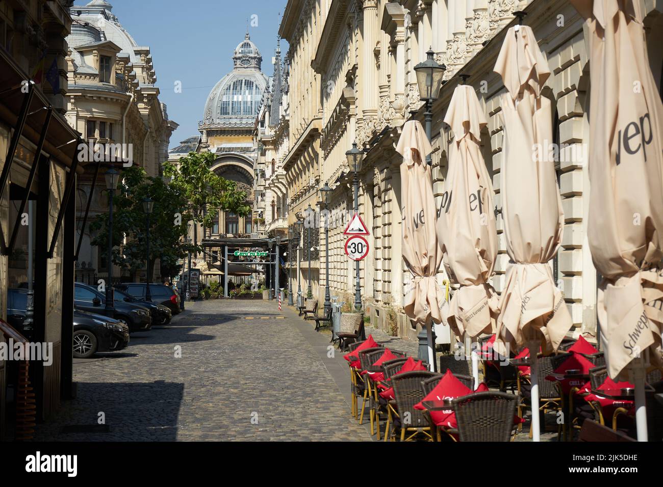 Bucharest, Romania - July 29, 2022: Stavropoleos an old-style street ...
