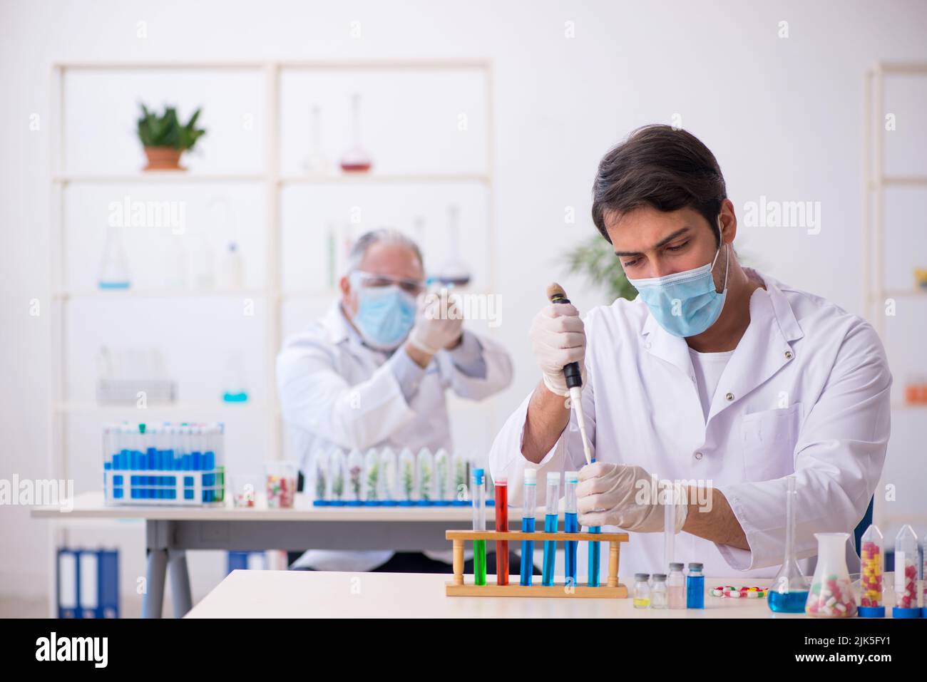 Two chemists in drugs synthesis concept at the lab Stock Photo - Alamy