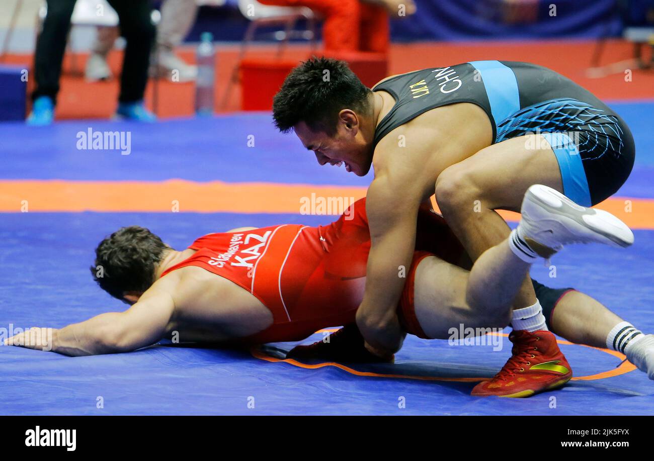 Bucharest, Romania. 30th July, 2022. Liu Rui (R) of China competes with ...