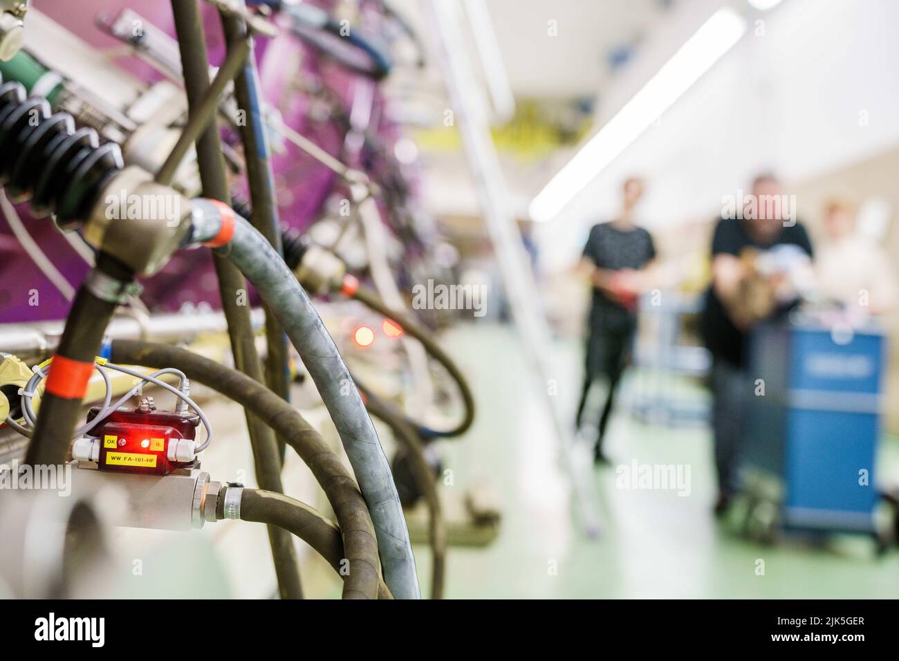 Darmstadt, Germany. 20th July, 2022. Two men work at the linear ...
