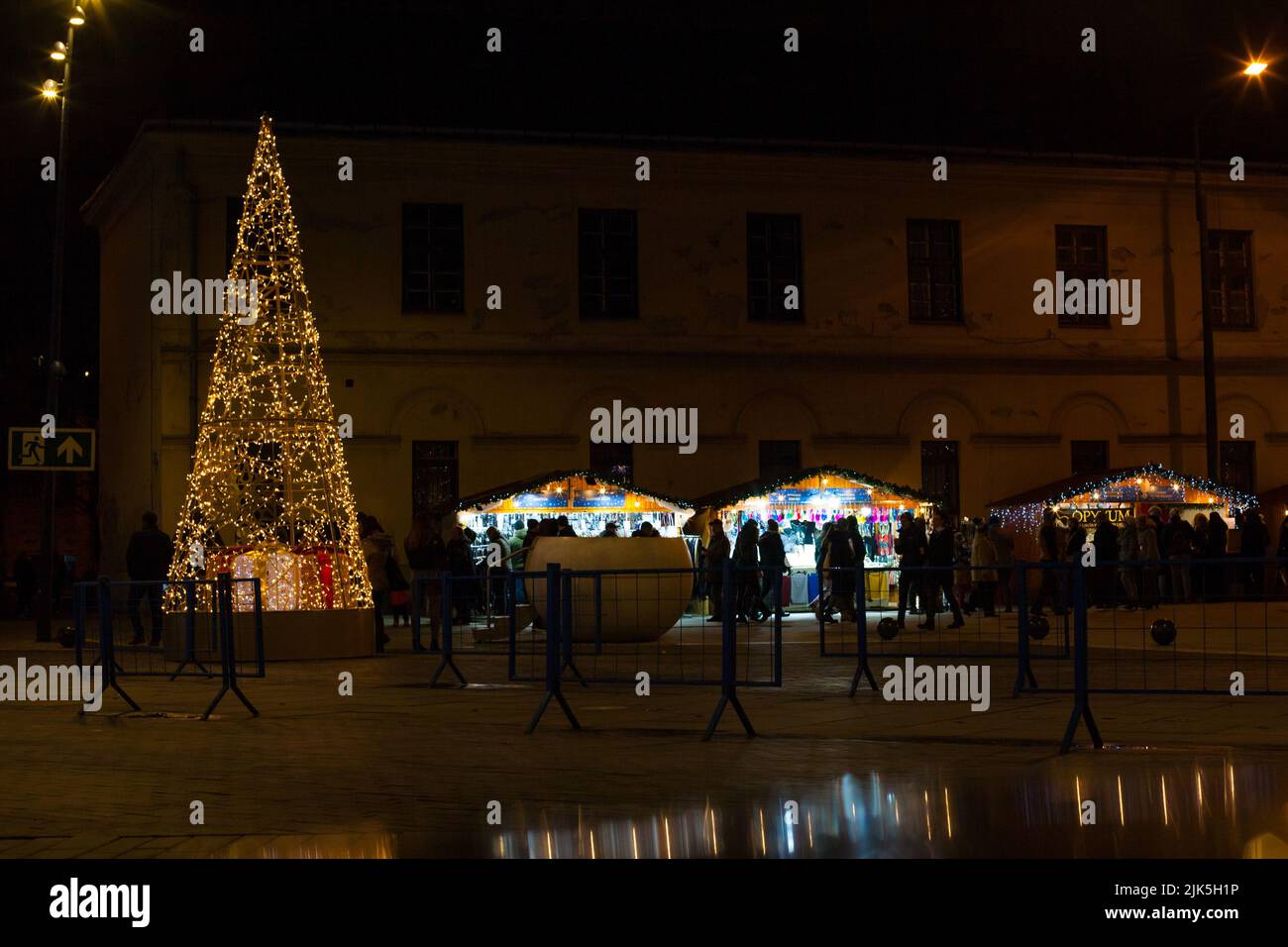 Debrecen Christmas market at night Stock Photo - Alamy