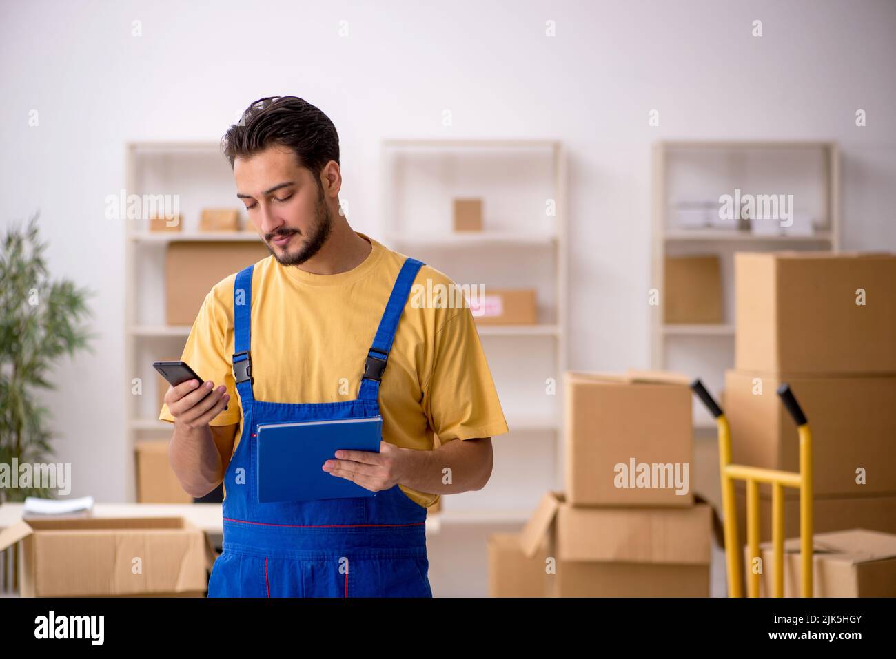 Male contractor doing home relocation Stock Photo - Alamy