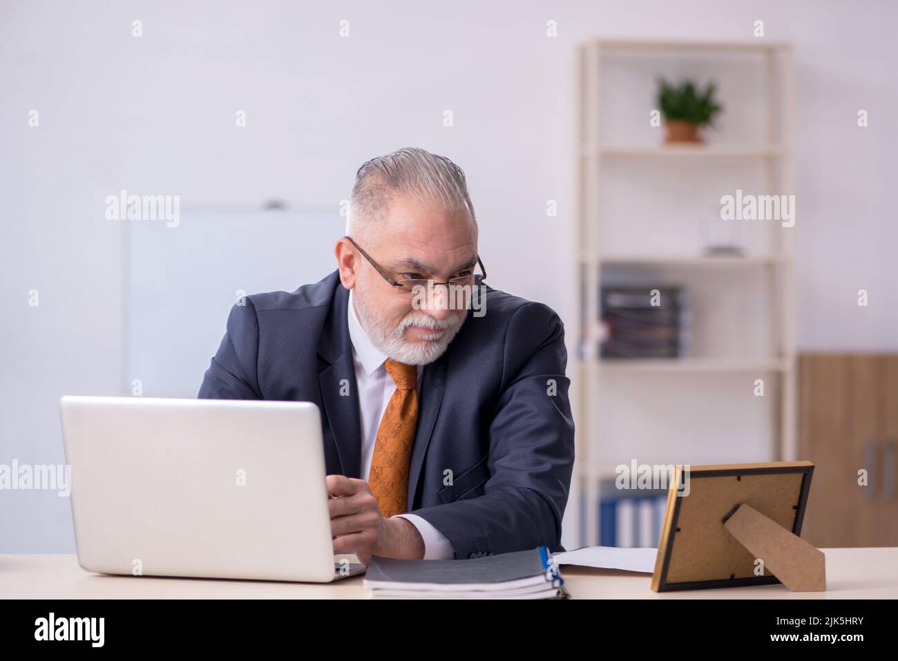 Old businessman employee missing his wife at workplace Stock Photo - Alamy