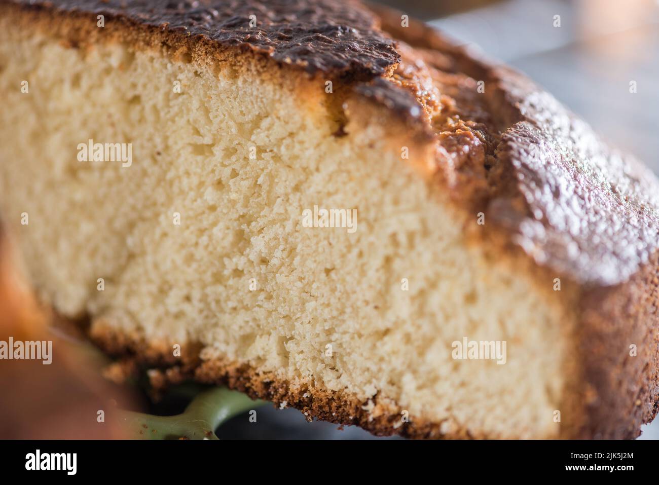 Details of a delicious freshly homemade cake recently baked Stock Photo ...