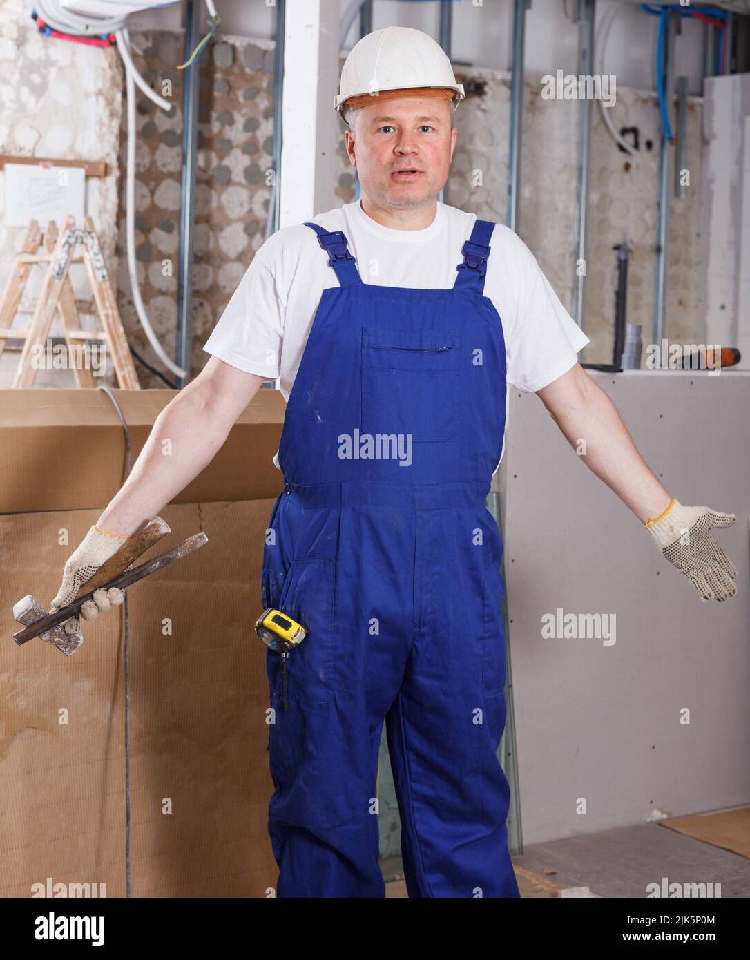 Inspecting room hi-res stock photography and images - Alamy