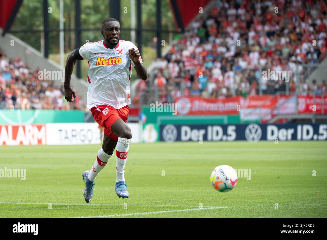 Prince osei owusu ssv jahn regensburg hi-res stock photography and ...