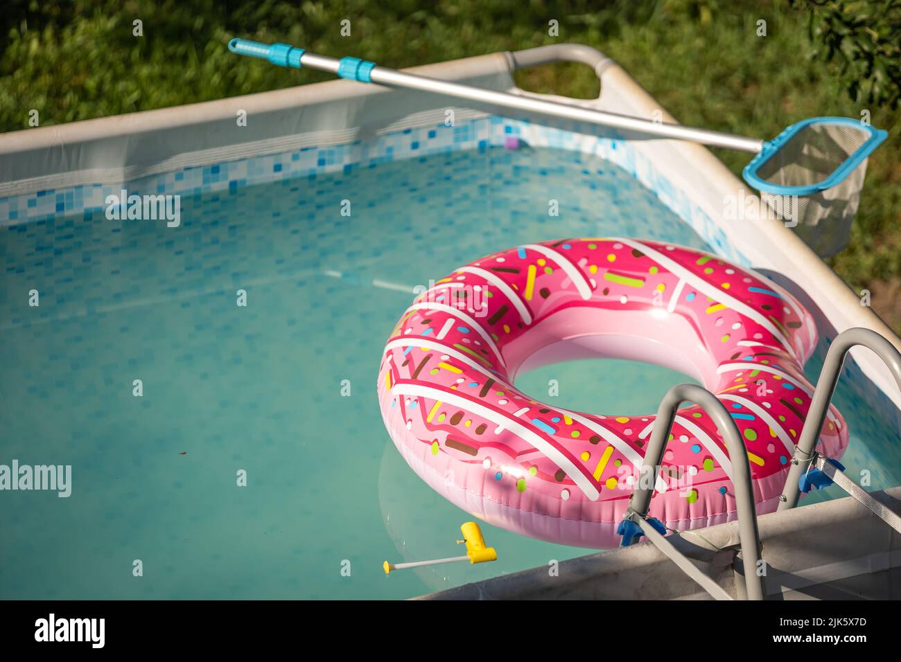Concrete pool above ground hi-res stock photography and images - Alamy
