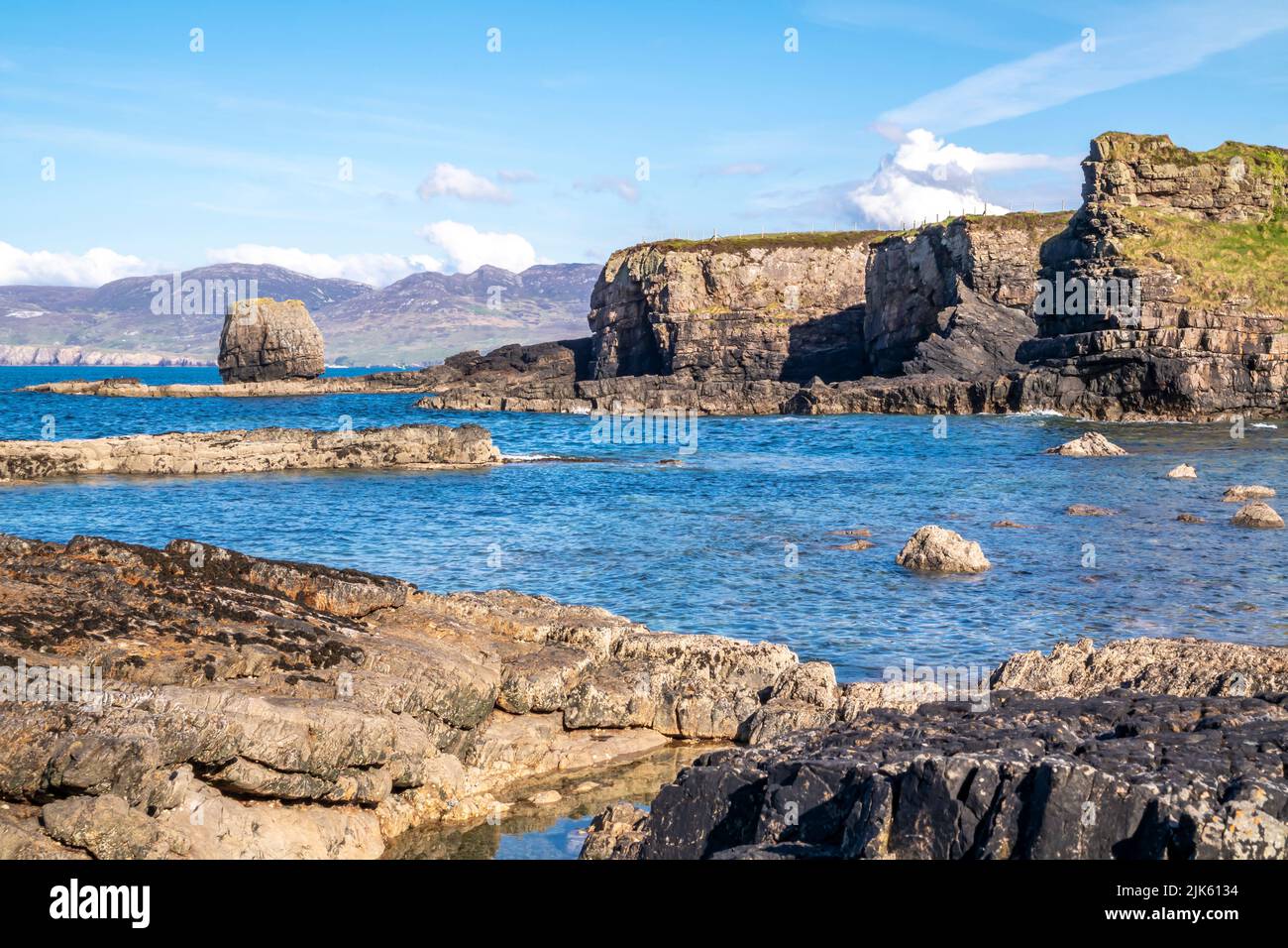 The beach next to the Great Pollet Sea Arch, Fanad Peninsula, County Donegal, Ireland Stock ...