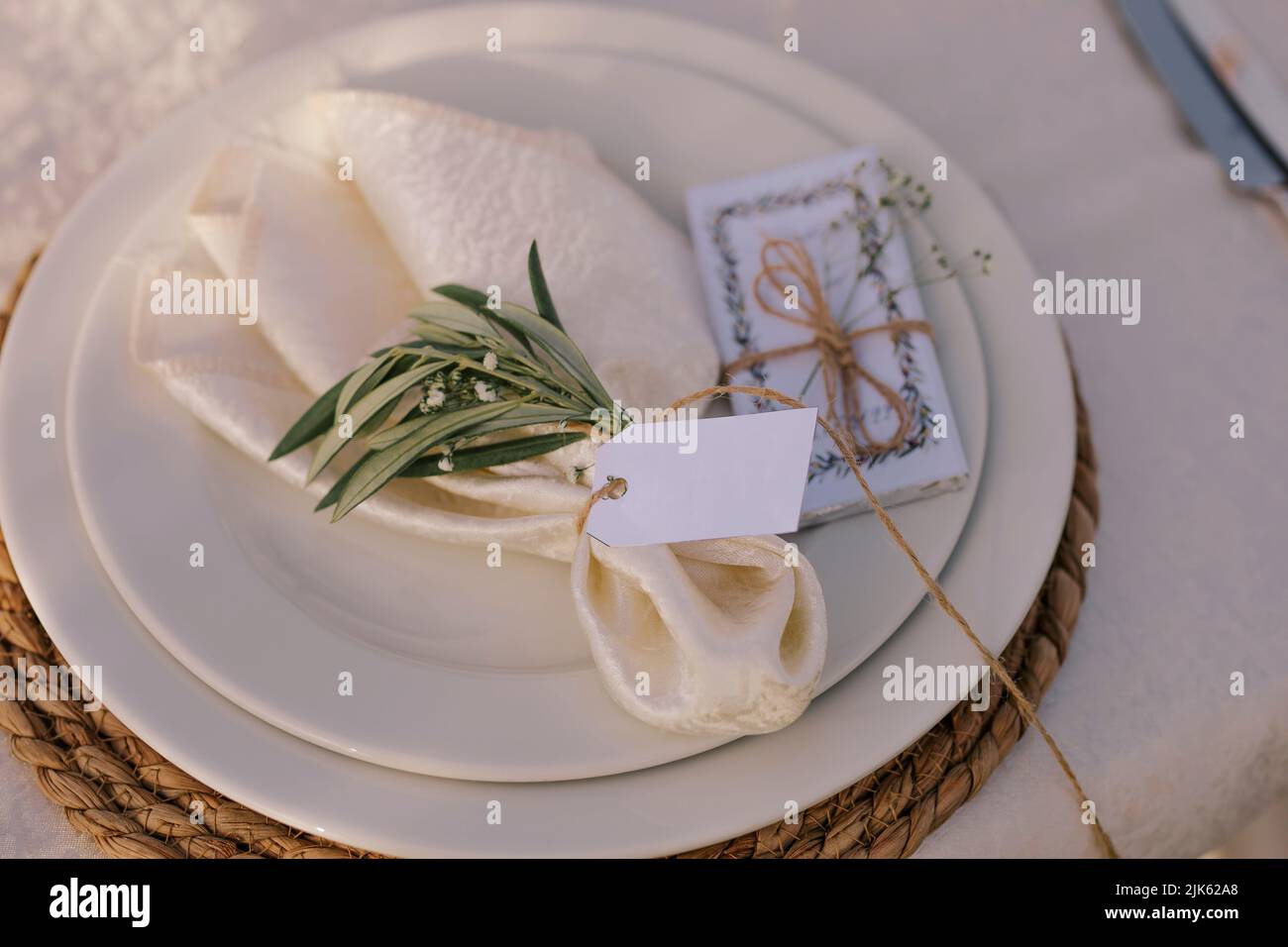 Napkin lies on plate hi-res stock photography and images - Alamy