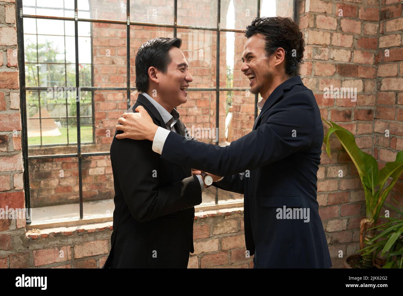Asian business people happy to meet each other Stock Photo - Alamy