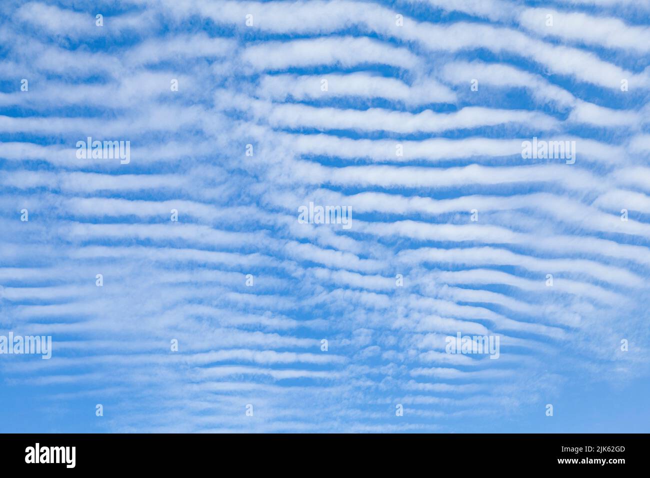 Lines of clouds in the form of lines arranged parallel to each other ...