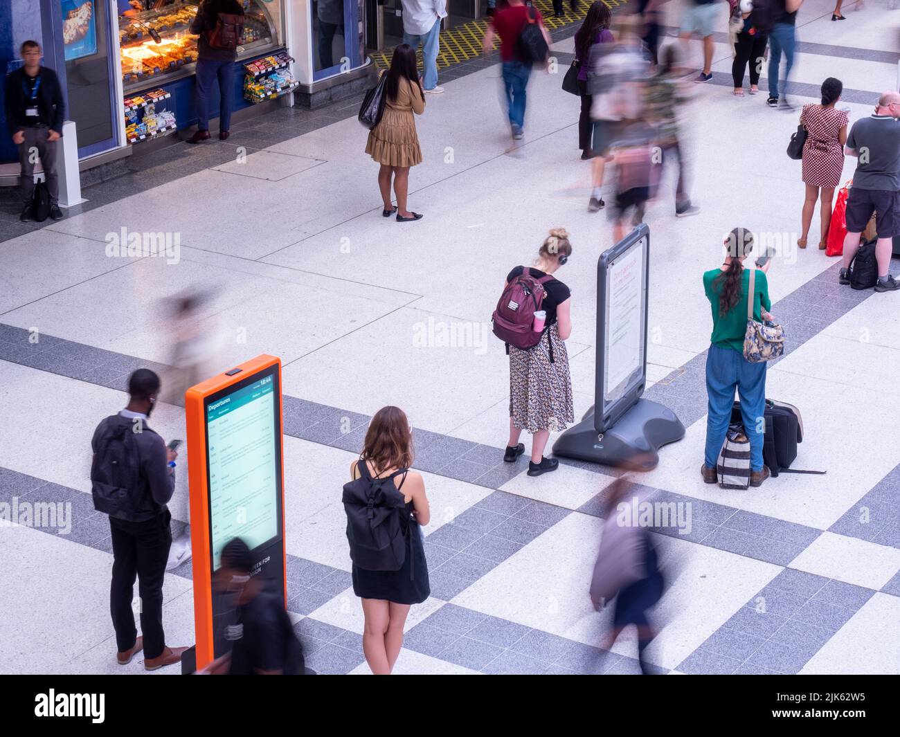 Train concourse hi-res stock photography and images - Alamy