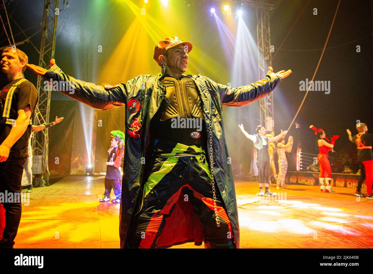 Trapeze dancers hi-res stock photography and images - Alamy