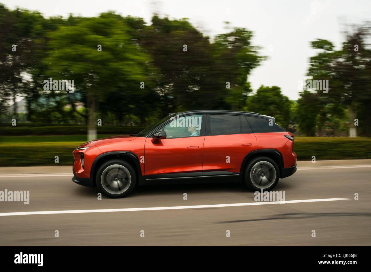 A Nio ES7 Premier Version being driven on an official media test in the ...