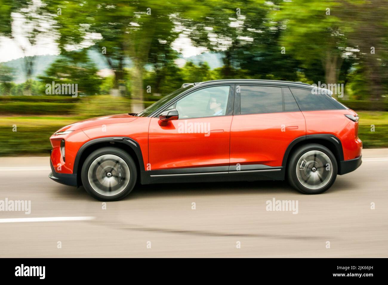 A Nio ES7 Premier Version being driven on an official media test in the ...