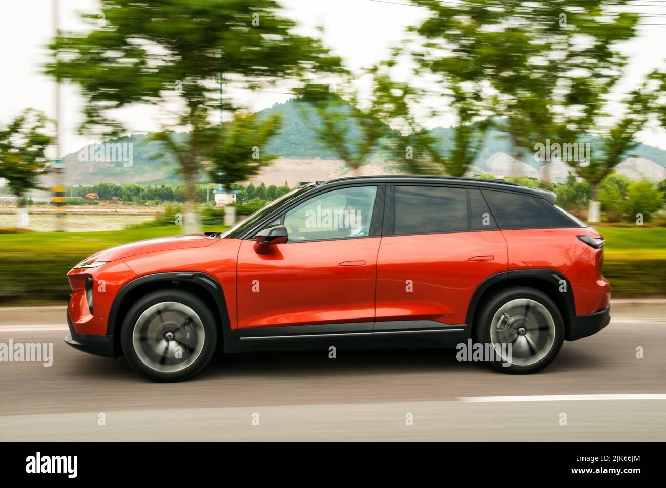 A Nio ES7 Premier Version being driven on an official media test in the ...