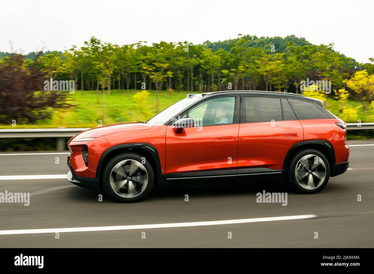 A Nio ES7 Premier Version being driven on an official media test in the ...