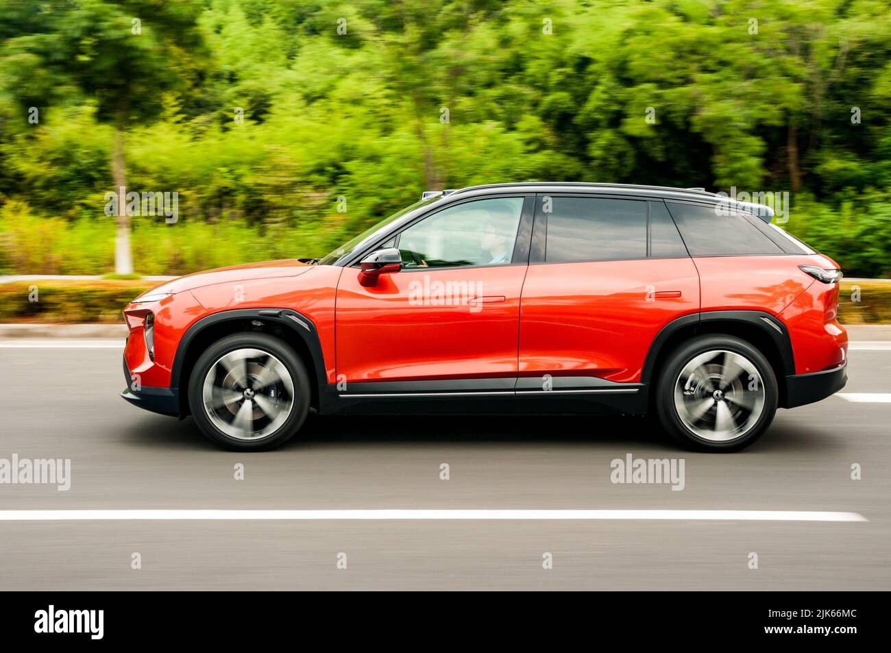 A Nio ES7 Premier Version being driven on an official media test in the ...