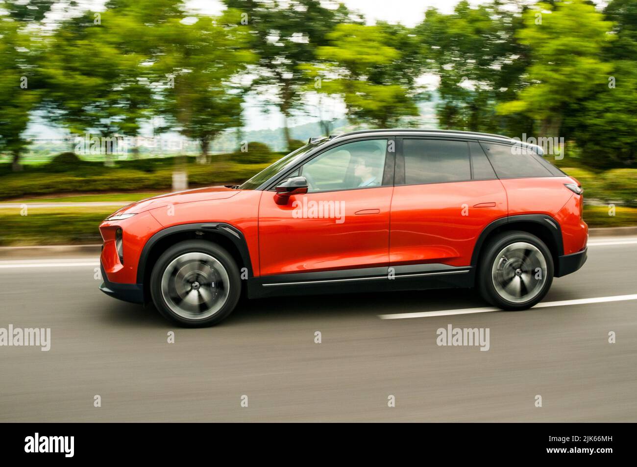 A Nio ES7 Premier Version being driven on an official media test in the ...