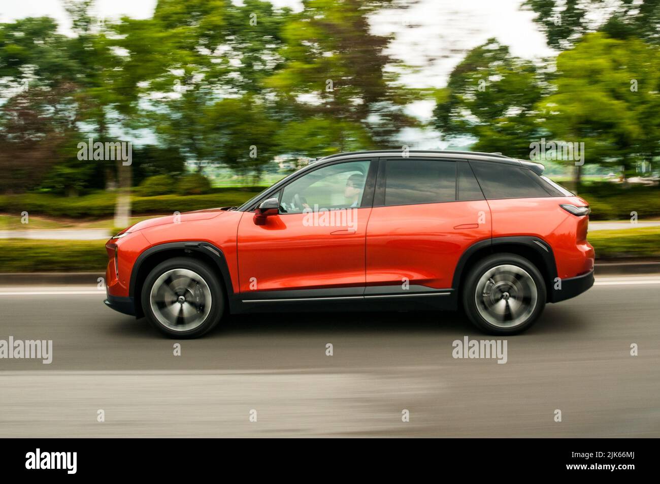 A Nio ES7 Premier Version being driven on an official media test in the ...