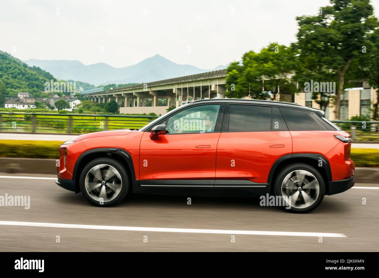 A Nio ES7 Premier Version being driven on an official media test in the ...