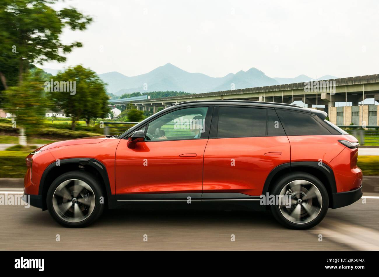 A Nio ES7 Premier Version being driven on an official media test in the ...