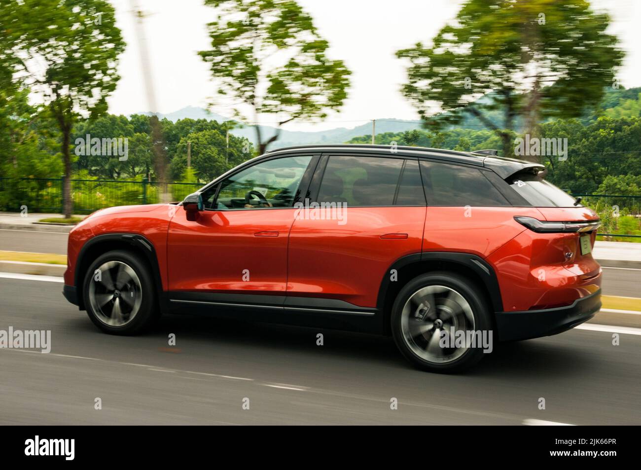 A Nio ES7 Premier Version being driven on an official media test in the ...