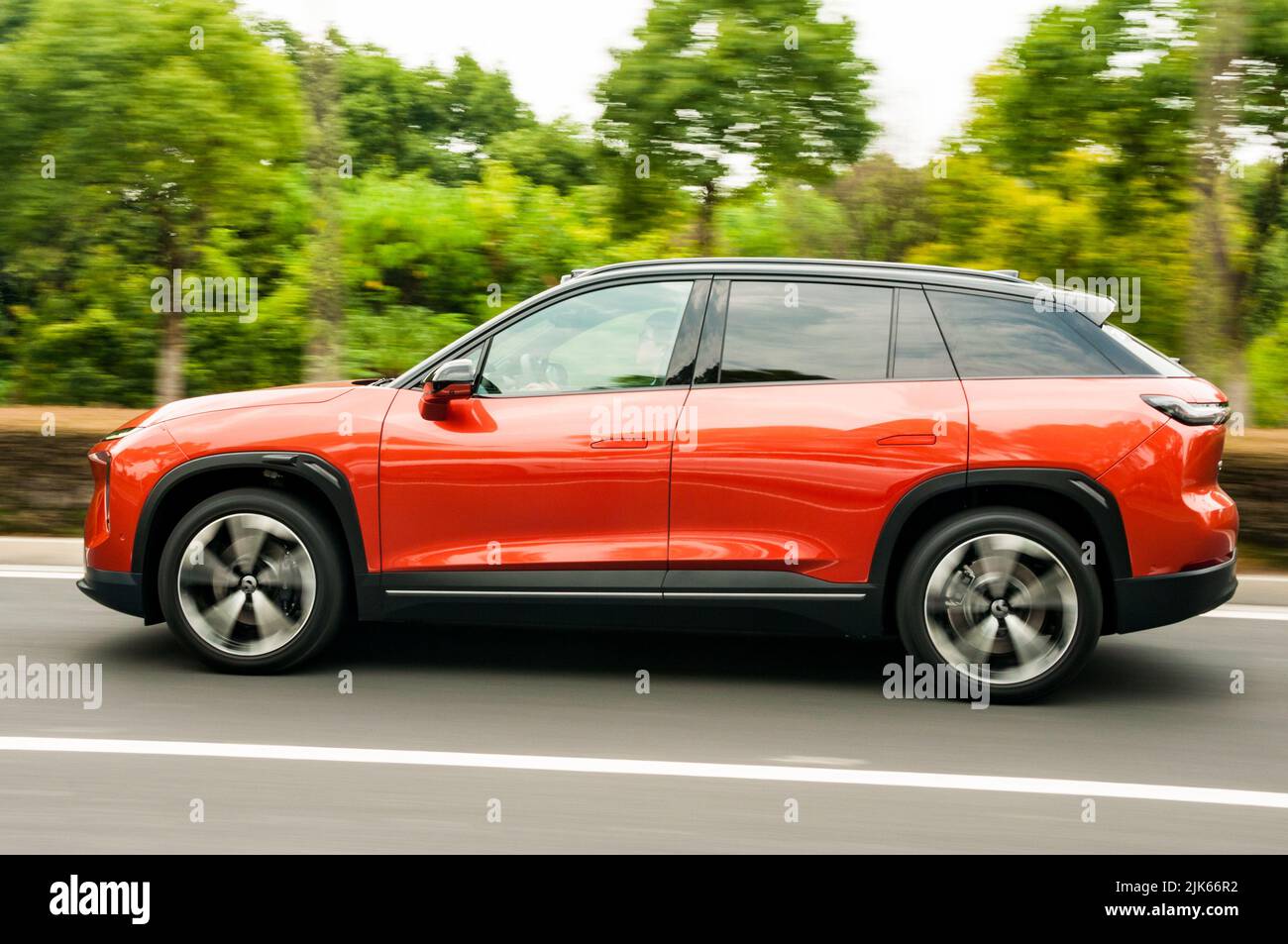 A Nio ES7 Premier Version being driven on an official media test in the ...