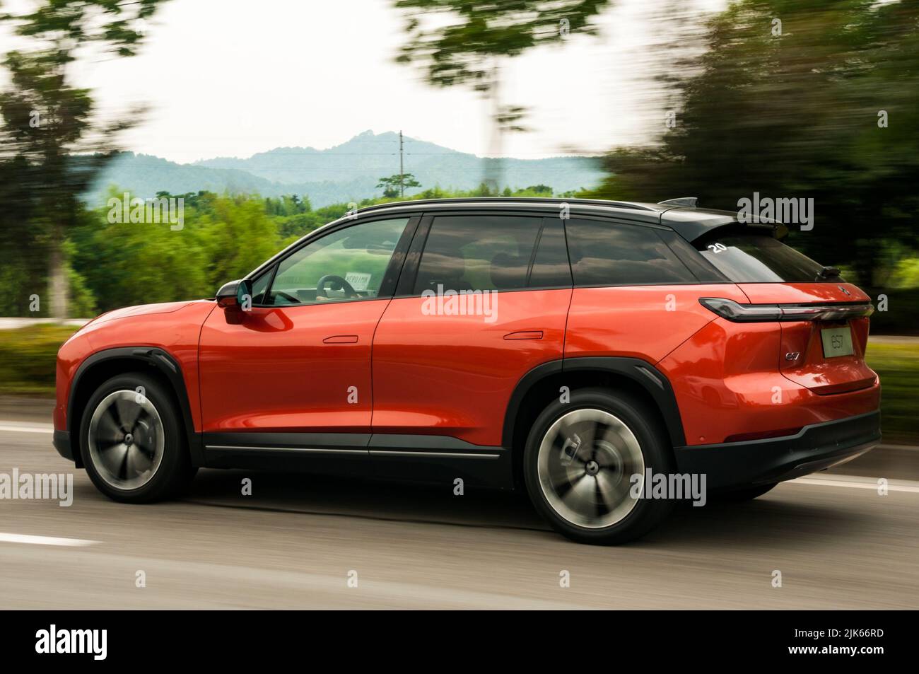 A Nio ES7 Premier Version being driven on an official media test in the ...