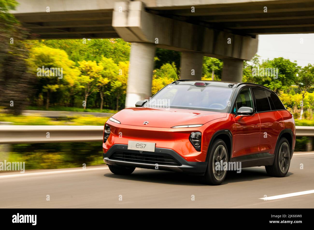 A Nio ES7 Premier Version being driven on an official media test in the ...