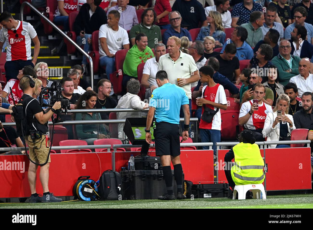AMSTERDAM - Referee Higler during the Johan Crujff Scale match between ...