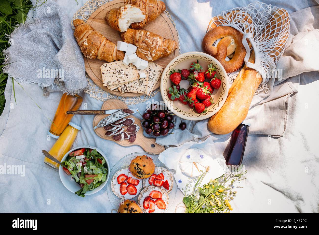 Picnic with fruit hi-res stock photography and images - Alamy