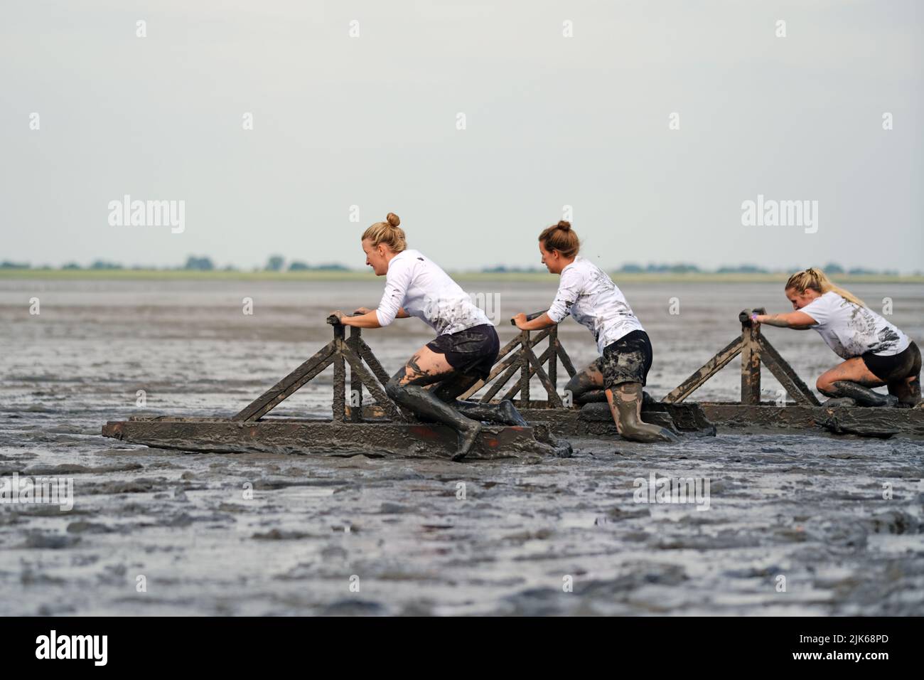Varel, Germany. 30th July, 2022. Participants in this year's German mud ...