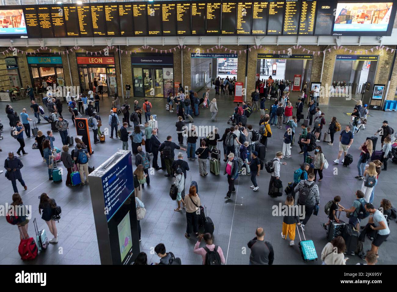 Queue rail hi-res stock photography and images - Alamy