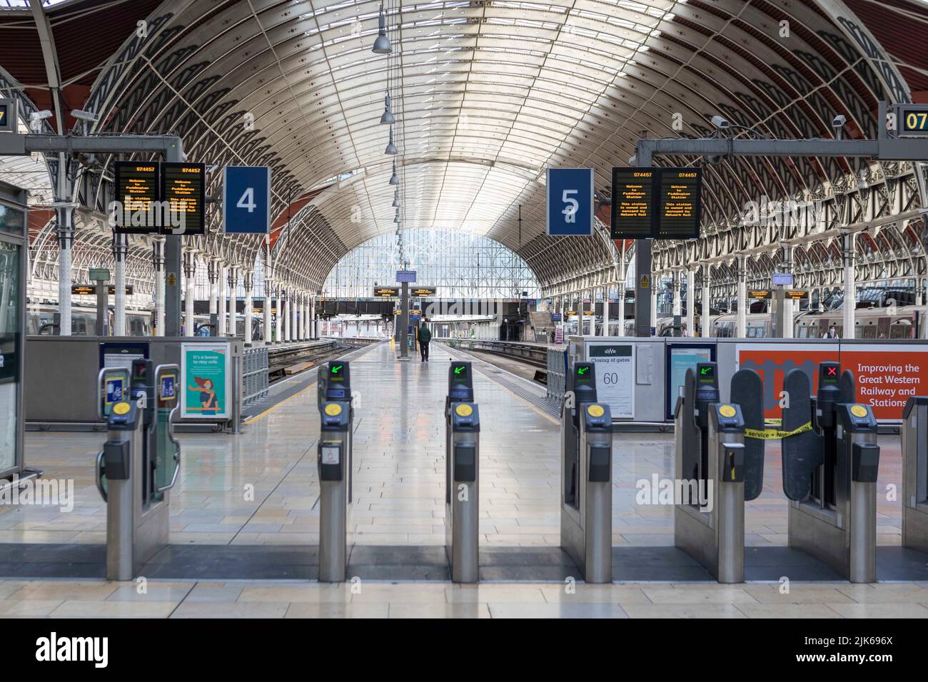 London Paddington train station as seen during rush hour this morning ...