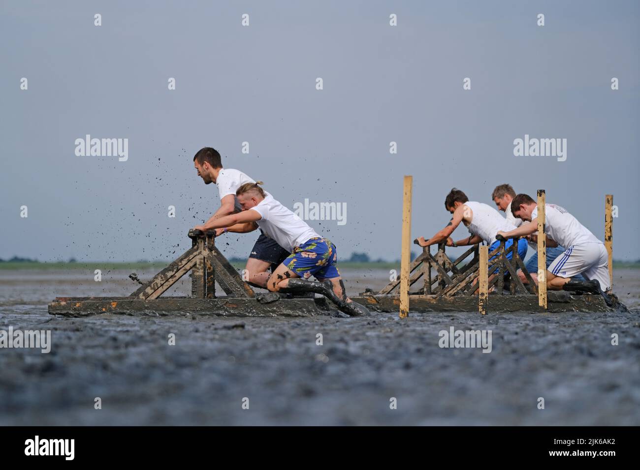 Varel, Germany. 31st July, 2022. Participants of this year's German mud ...
