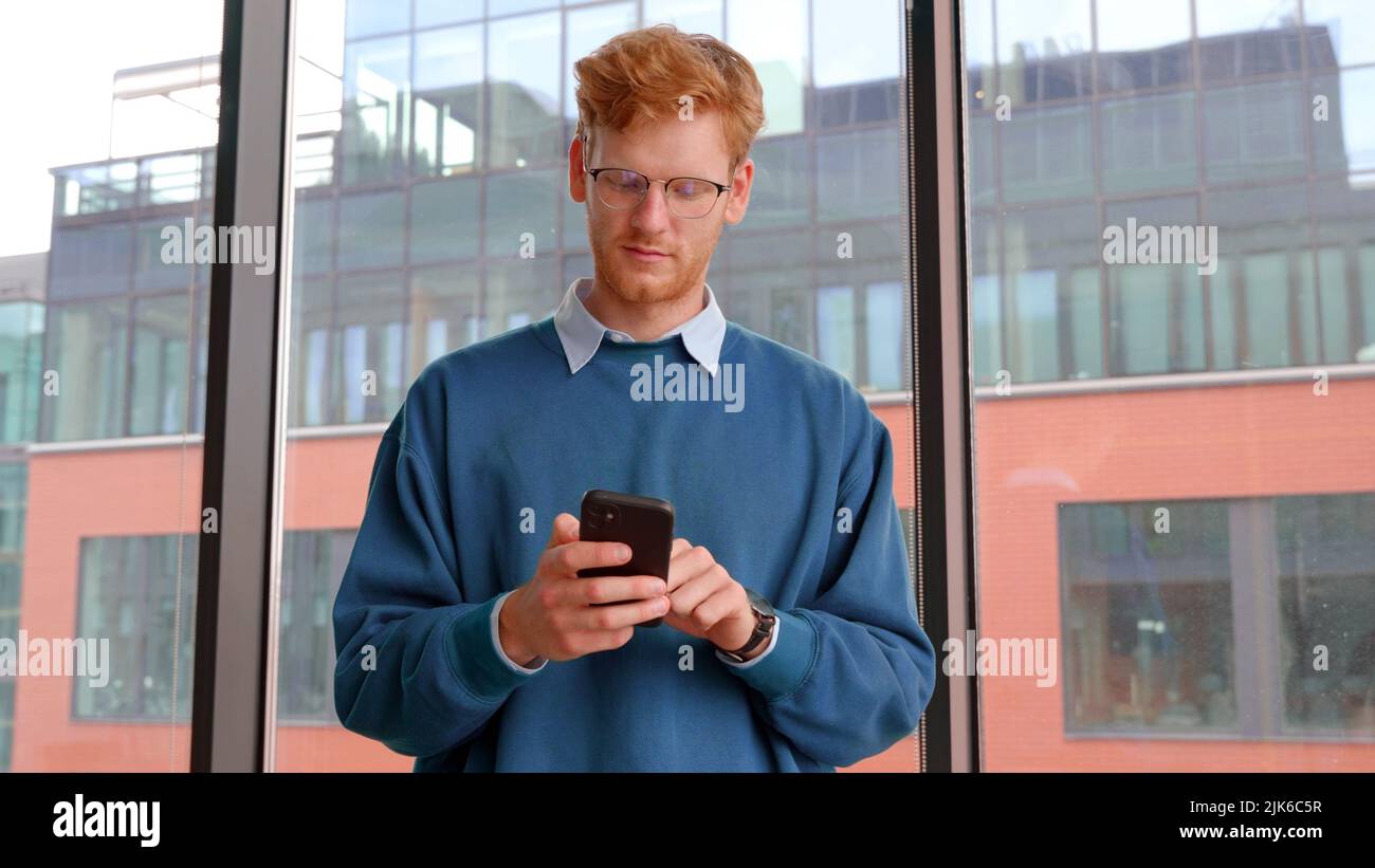 Successful employee hi-res stock photography and images - Alamy