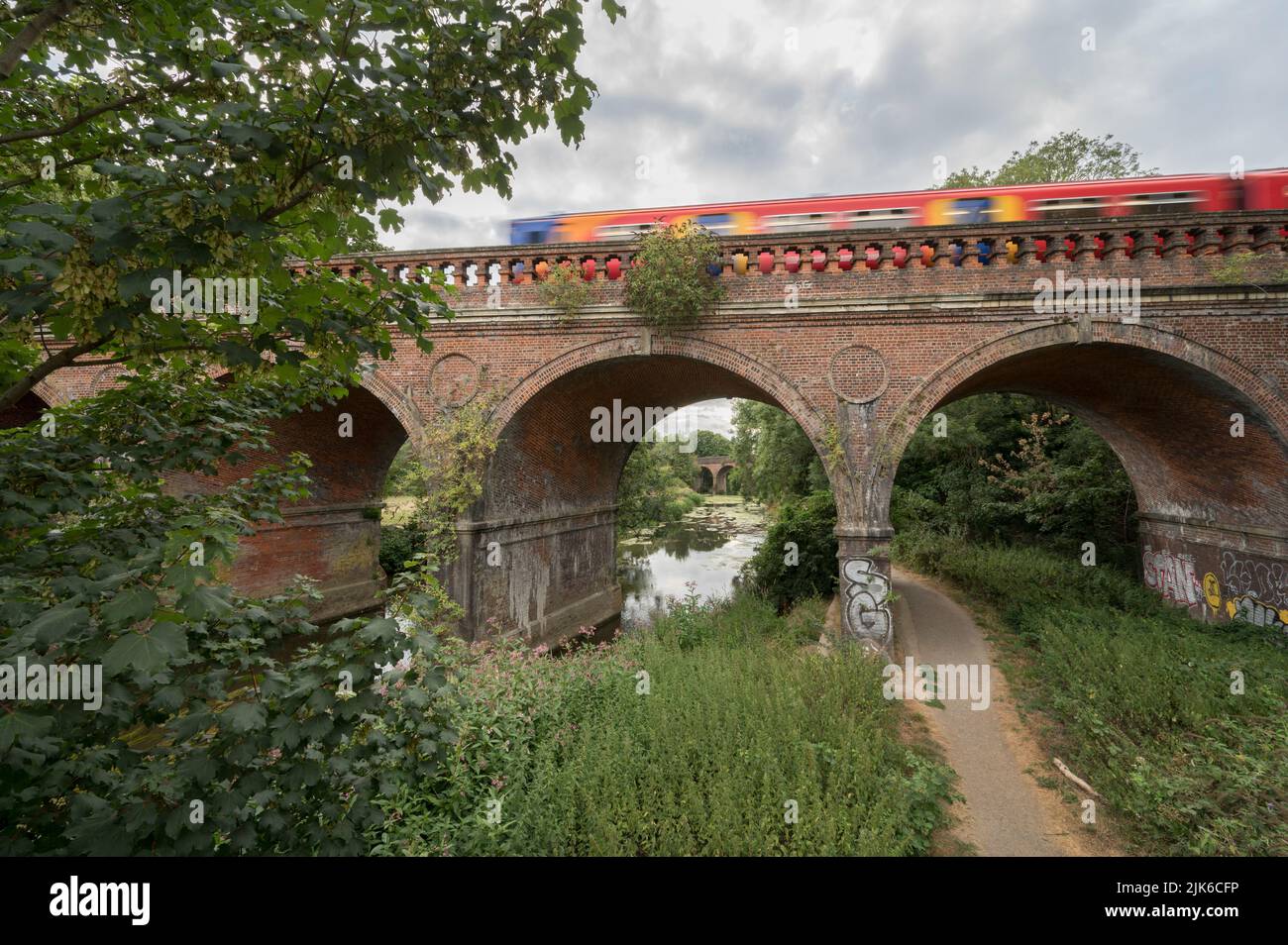 Leatherhead graffiti hi-res stock photography and images - Alamy