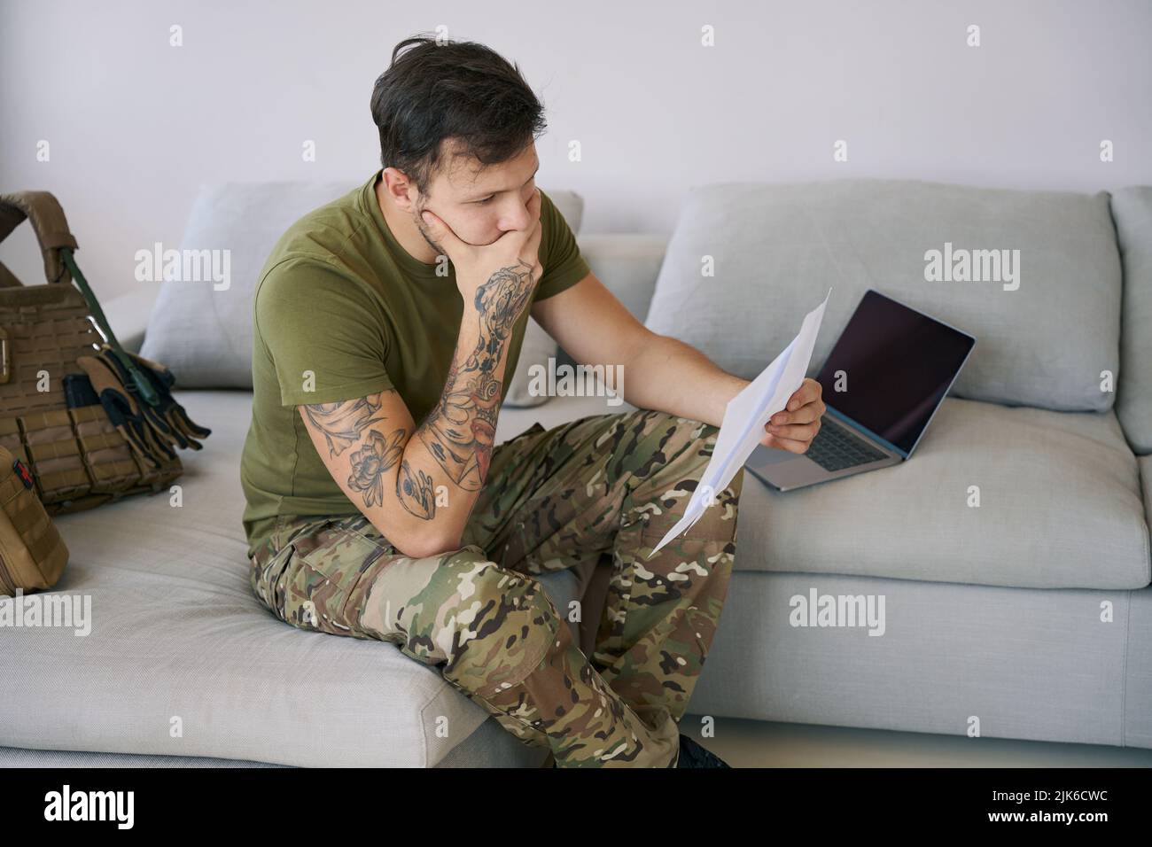 Military reading room hi-res stock photography and images - Alamy