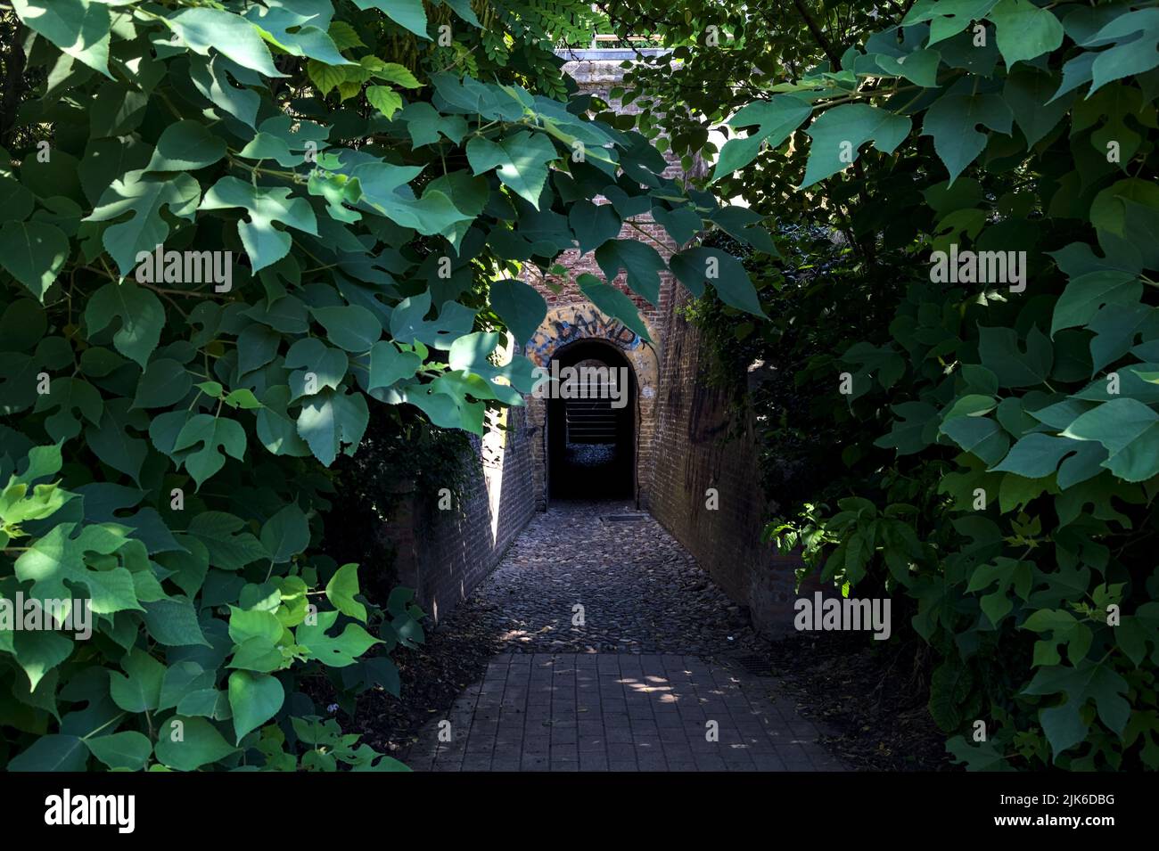 Arched brick passageway hi-res stock photography and images - Alamy